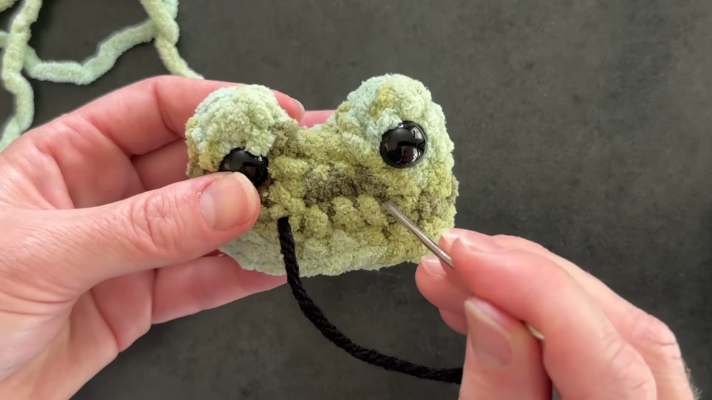 How to Crochet Leggy Frog That Keeps Its Shape - All Thing Crafts