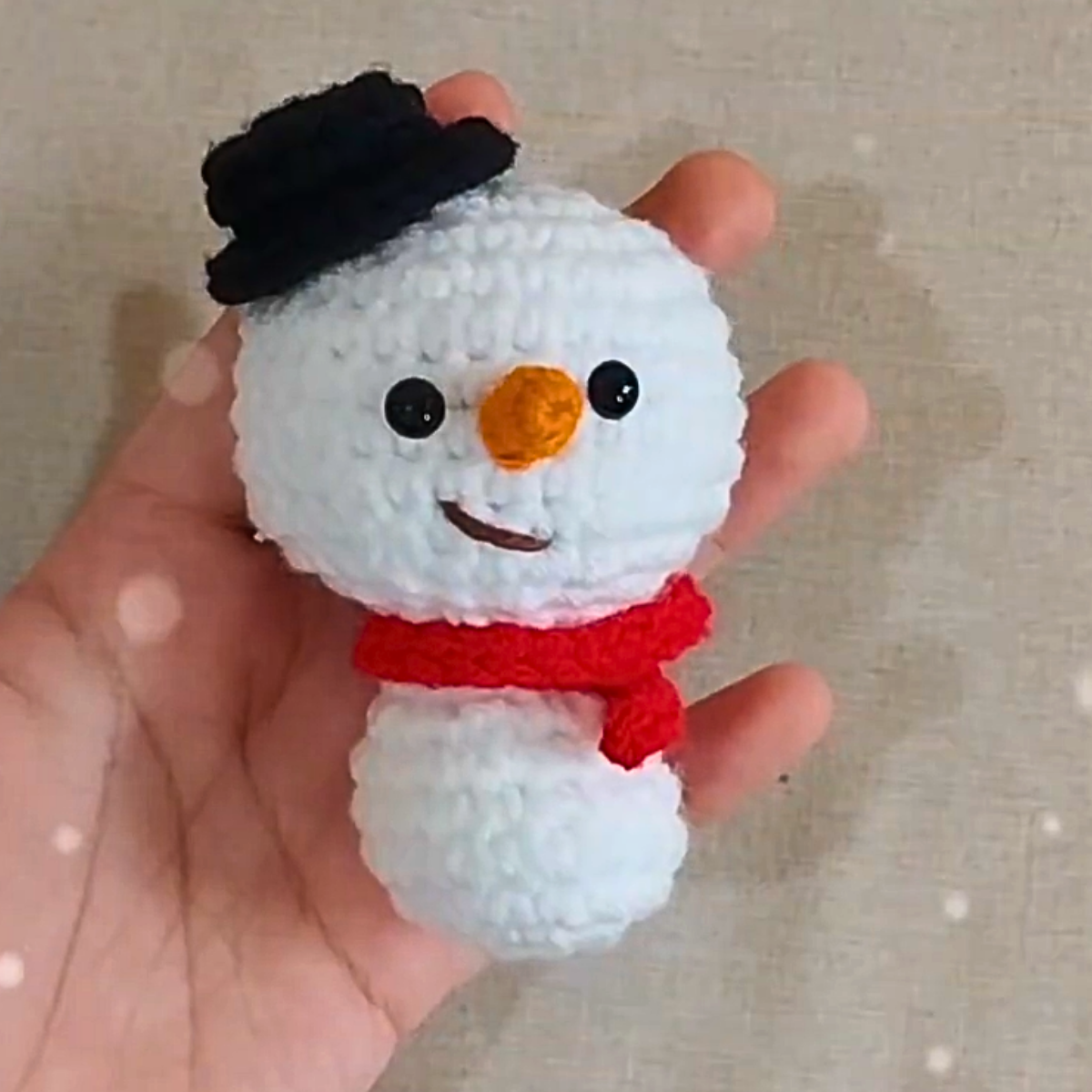 Free Artistic Crochet Snowman Pattern for Eye-Catching Decor - All ...