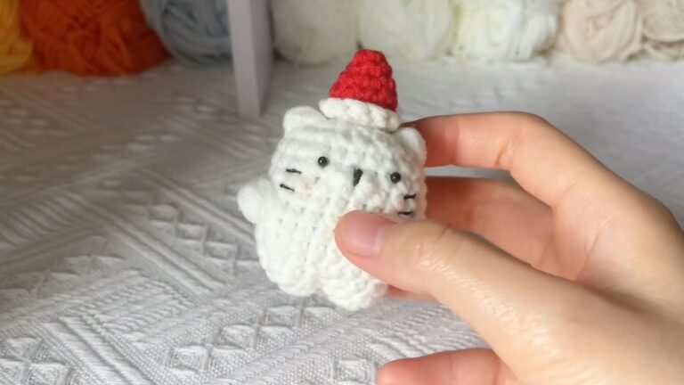 How to Crochet a Christmas Cat Pattern for Lovely Seasonal Vibes - All ...