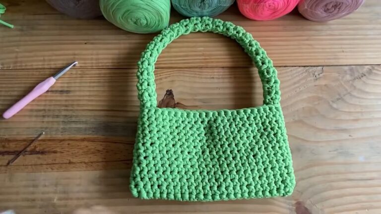 Chic Crochet Mini Bag Pattern to Match Any Outfit - All Thing Crafts