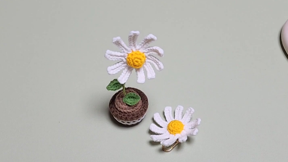 Learn The Lively Crochet Daisy Flower Pattern for Joyful Creations ...