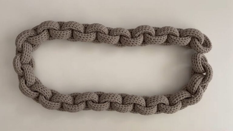 How to Crochet a Chain Scarf Pattern for Everyday Fashion - All Thing ...