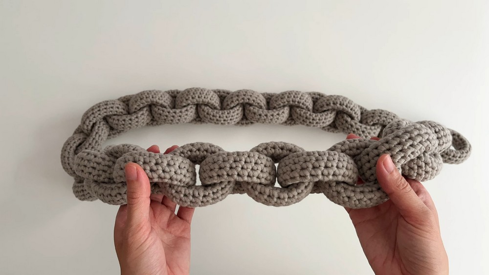 How to Crochet a Chain Scarf Pattern for Everyday Fashion - All Thing ...
