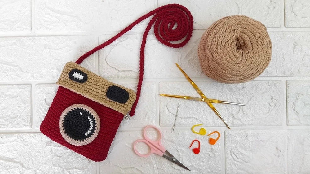 Learn Free Crochet Camera-Shaped Bag Pattern for Cute Outfits - All ...