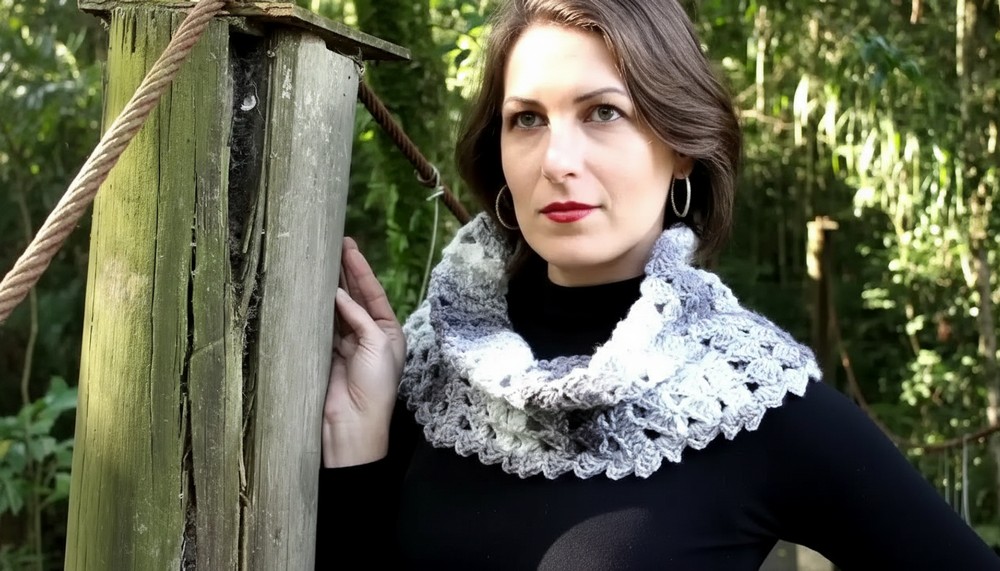 Modern Crochet Cowl Pattern That Feels Luxurious - All Thing Crafts