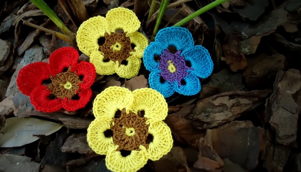 Lush Crochet Pansy Flower Pattern for Seasonal Floral Decor - All Thing ...