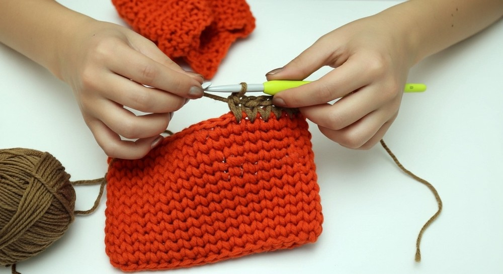 Modern Crochet Handbag Chain Strap Pattern With Luxe Look - All Thing ...